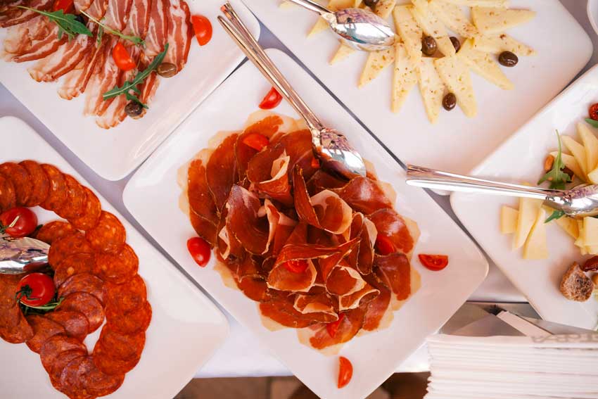 Cómo Preparar un Buffet en 2024: Guía Completa 📑